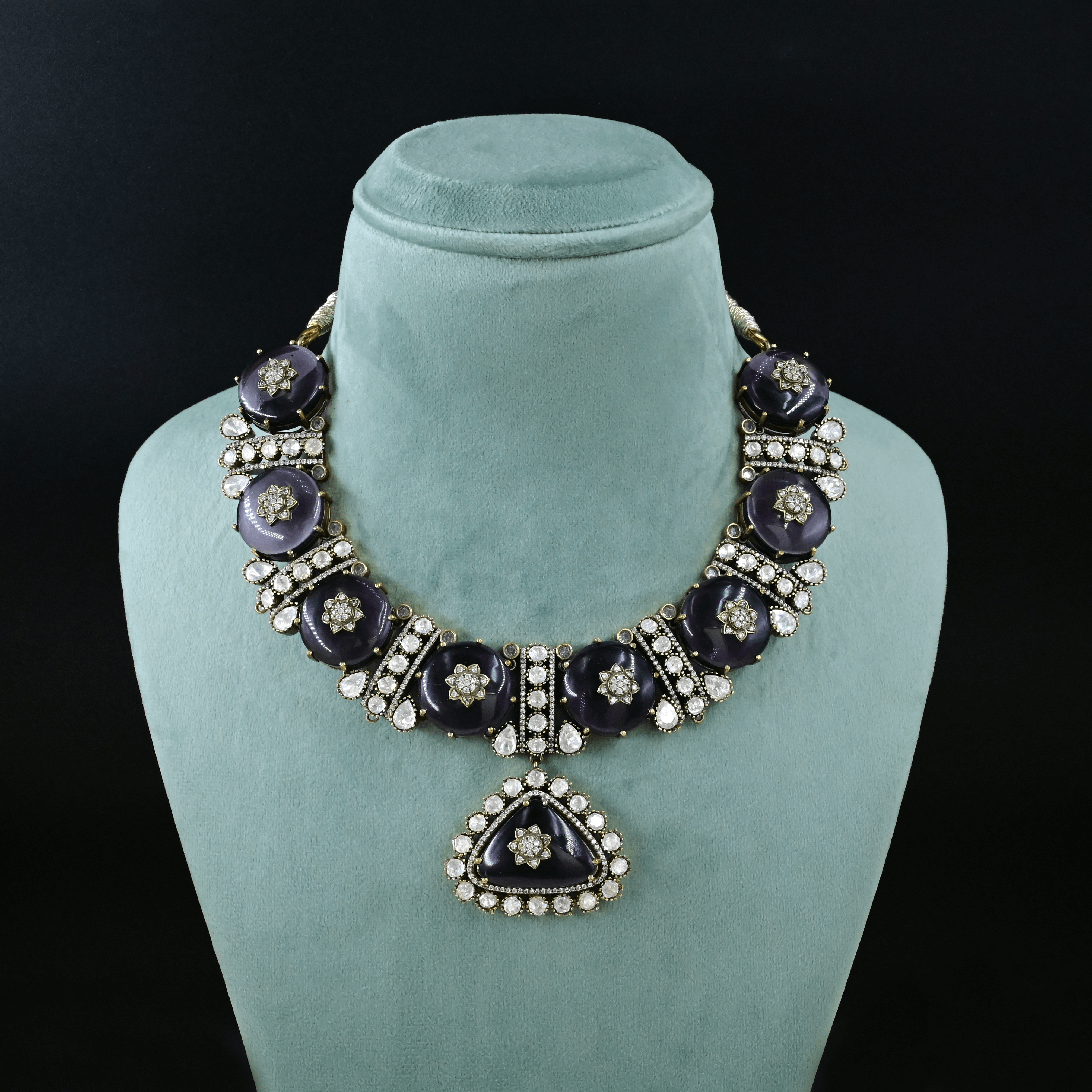 Victorian Heavy Necklace Set – Veeha Beauty